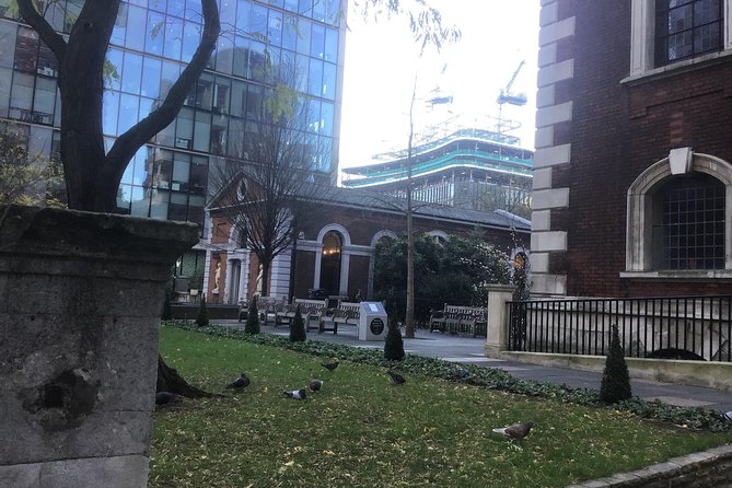 The Ghosts of the secret alleyways of old London town - An In-Depth Look at the Tour Experience