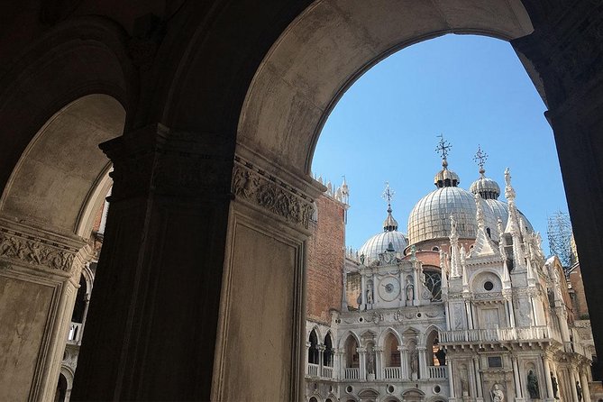 The sacred meets the prophane (free tour to Murano included) - PRIVATE - Discovering Venice’s Sacred Heart and Lavish History