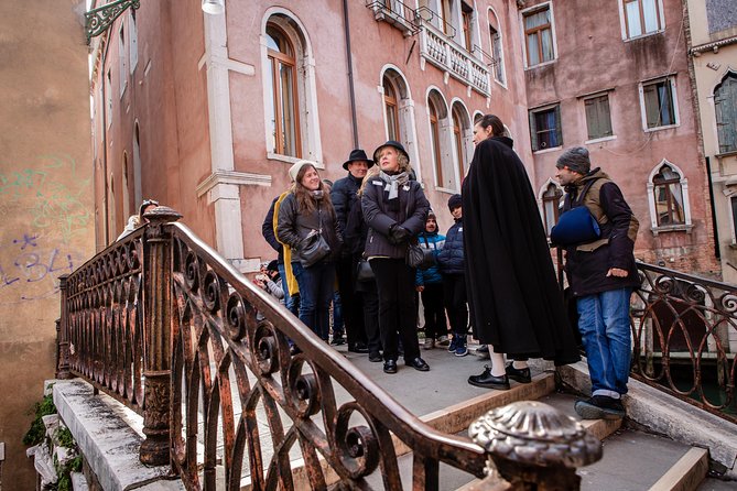 Theatrical Walking Carnival Show & Casanova's Secrets - An In-Depth Look at the Tour