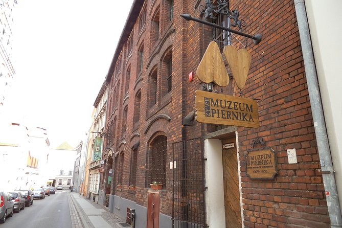 Torun Living Museum of Gingerbread and Old Town Private Walking Tour - Key Points