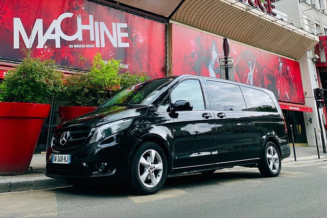 Tourist outing at the Moulin Rouge - What to Expect from the Transfer Service