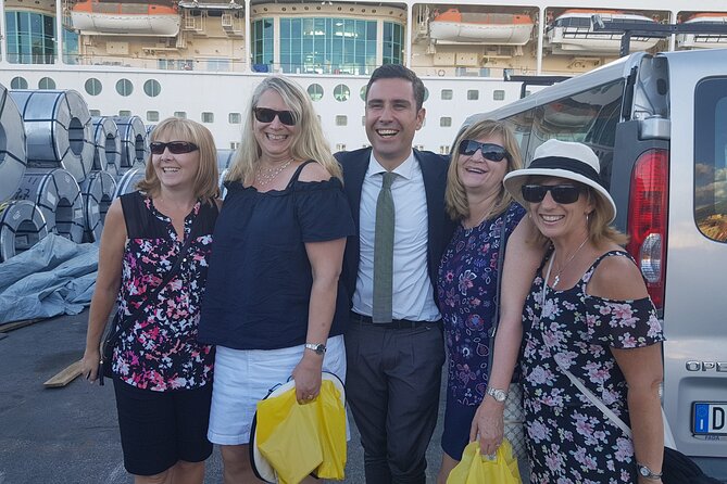 Transfer from Naples area to Sorrento area from 4 to 6 passengers - Key Points