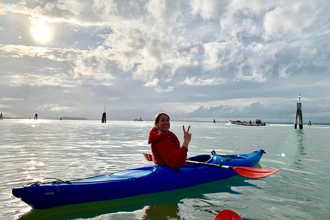 Venice: 60' Quick Kayak Tour with guide - A closer look at the kayaking experience in Venice
