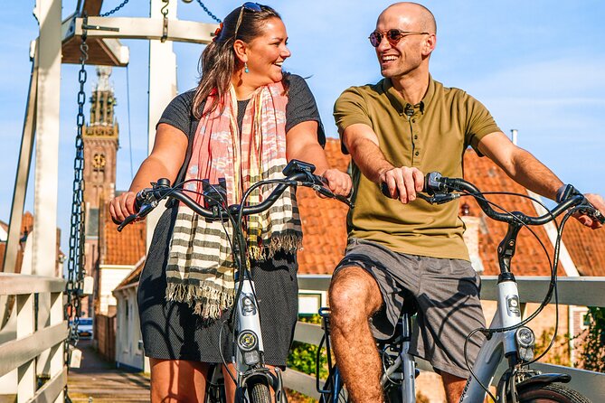 Volendam: E-bike rental with suggested countryside- and fisherman village route - An Overview of the Experience