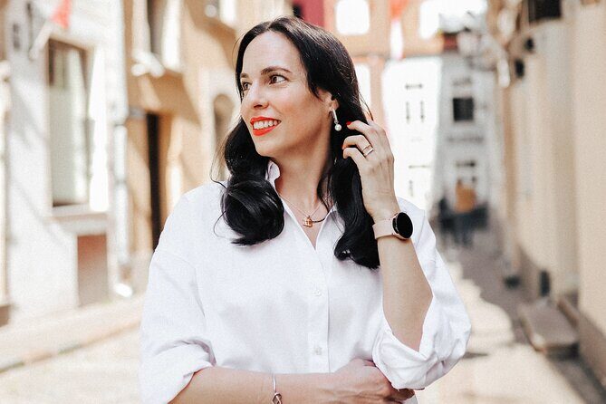 1H Private Photoshoot in Old Town of Riga - The Price and Its Value