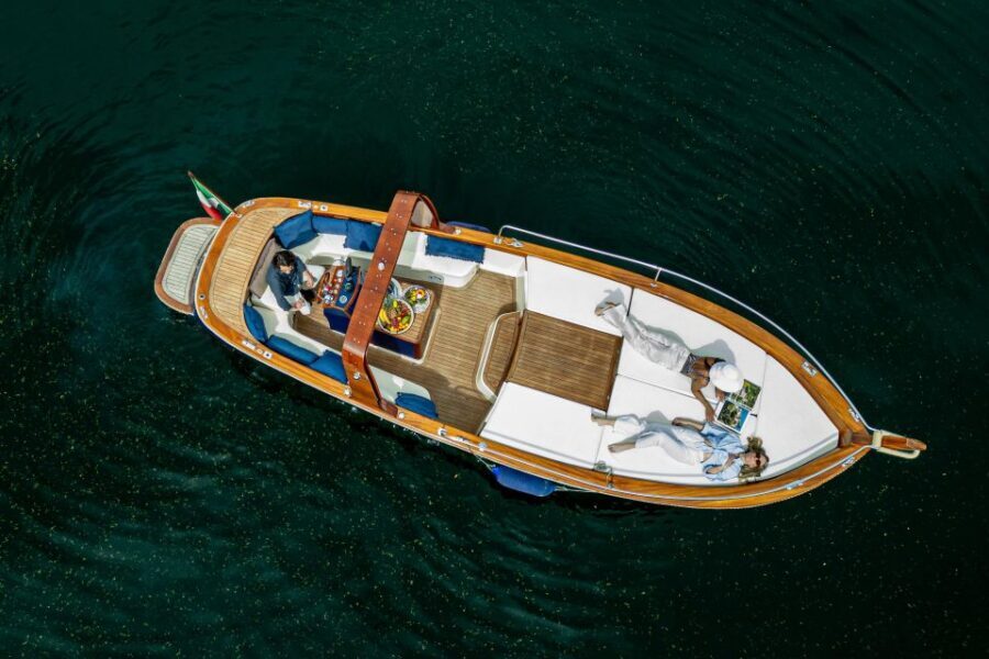 2 hours Private Boat Tour on Como Lake Bellagio (Wood Boat) - The Sum Up