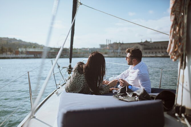 2 Hours Private sailing trip from Barcelona with open bar - Key Points