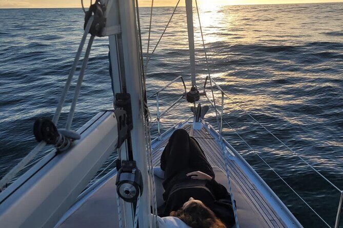2 hours Private sunset experience by sailboat in Cascais - Who Will Love This Tour?