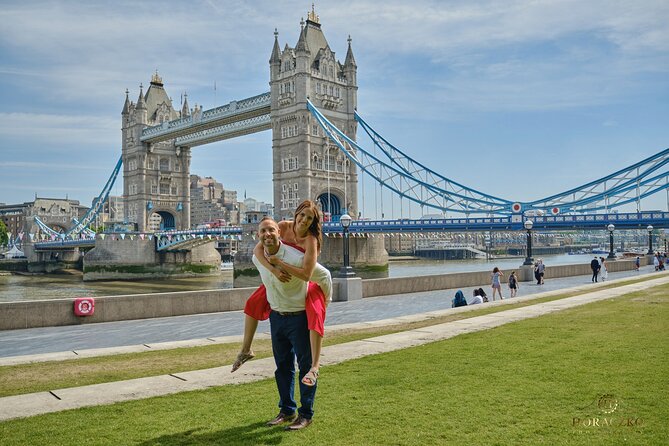 London Tower Bridge private professional photo shoot 60min - Practical Details to Keep in Mind