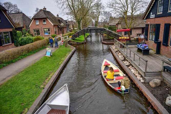 Private Daytrip Giethoorn and Windmills of Zaanse Schans from Amsterdam - FAQs