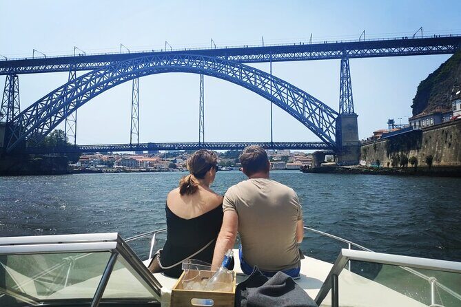 2h Private Boat Trip for two with Tasting in Porto - The Experience: An Intimate Voyage on the Douro