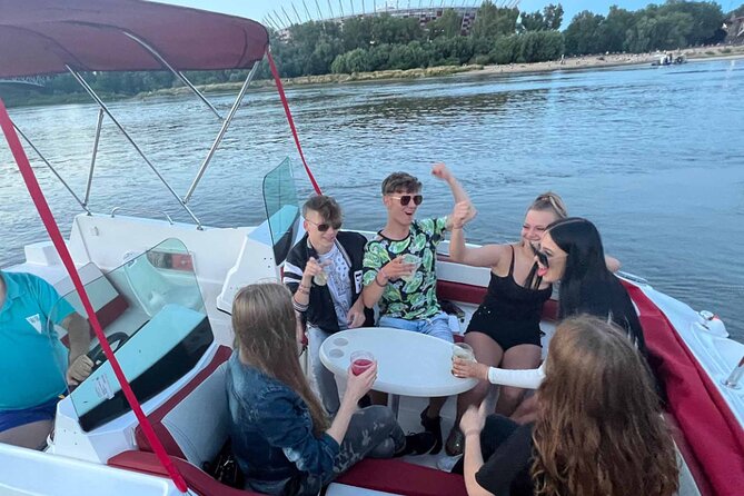 2h Rental of Motorboat for 10 in Warsaw no License Needed - Who Will Appreciate This Experience?