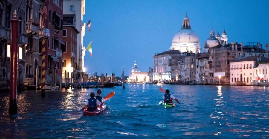 2hr Night Kayak Tour in Venice: premium tour with sunset - Key Points