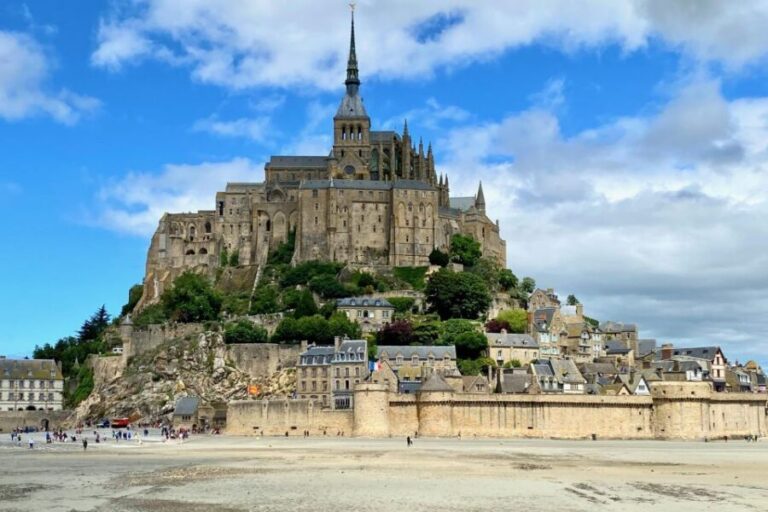 3-day Private Normandy D-Day M.St-Michel 3 Loire Castles - Day 1: From Castles to Mont Saint-Michel