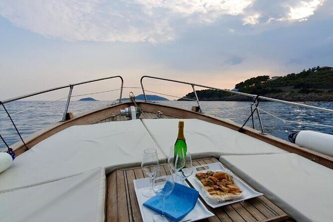 3 Hours Sunset Boat Tour to Golfo dei Poeti Shared - The Vessel and Comfort
