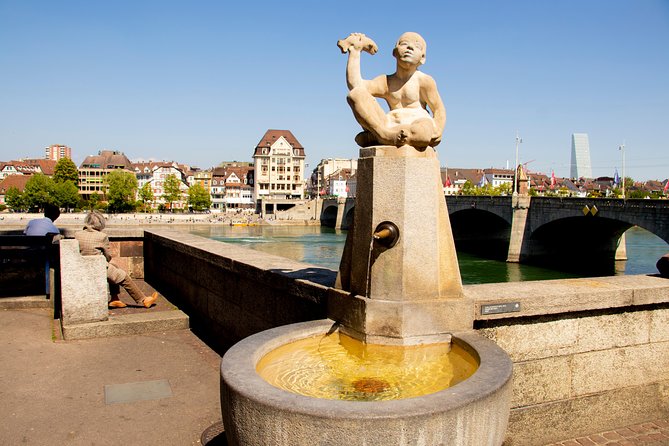 1 Hour express walk of Basel with a Local - Basel Minster: Gothic Grandeur in the Heart of the City
