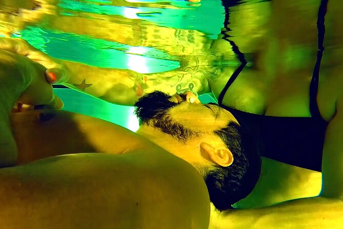 2 Hour Floating Harmony Couples Course - Who Should Consider This Experience?