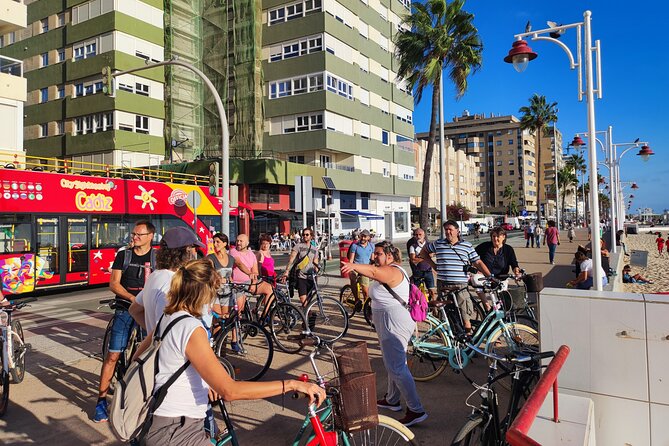 A private stroll cycling around Cádiz + bike rental - FAQs