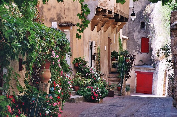 Aix En Provence and Wine Tasting Private Full day Tour - Visiting the 11th-Century Chapel