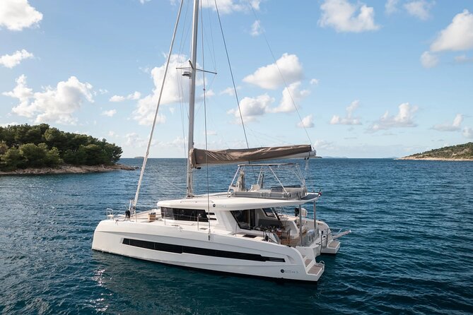 Albufeira: 2h30 Sunset Sailing Experience - "Unwind" - The Wine and Food — A Toast to Algarve