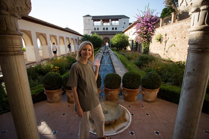 Alhambra Day or Night Private Tour - The Sum Up