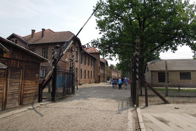 Auschwitz & Birkenau: Live-Guided Tour with Transportation and Hotel Pickup - Final Thoughts