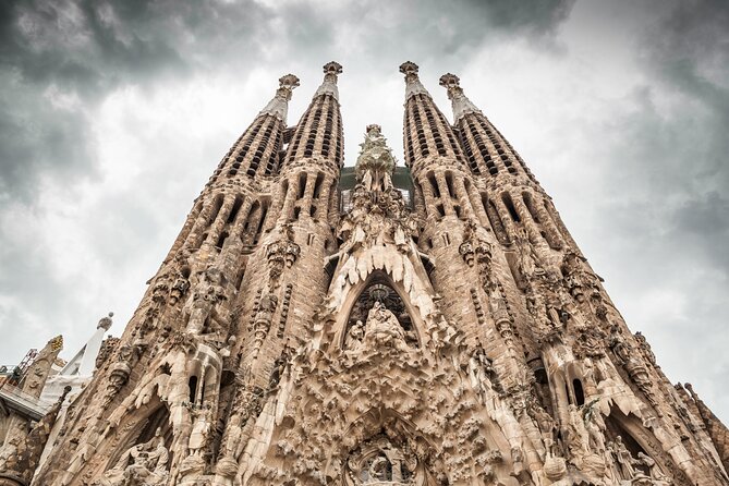 Barcelona: Sagrada Familia Guided Tour with Fast Track Access - Practical Details and Considerations