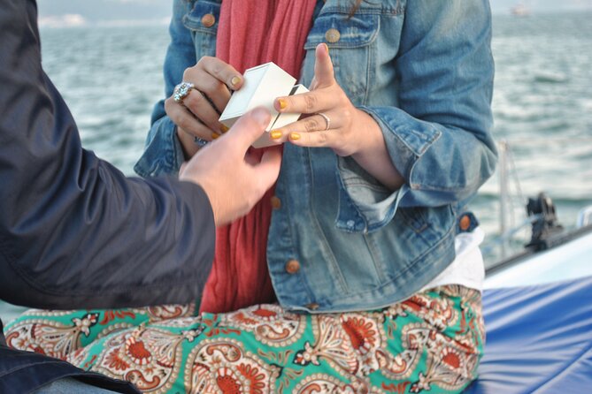 Cascais Romantic Private 2h Cruise with sparkling wine - Practical Tips for Booking