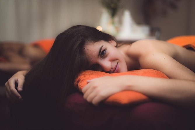 Couple Massage: 1 hour - In The Sum Up