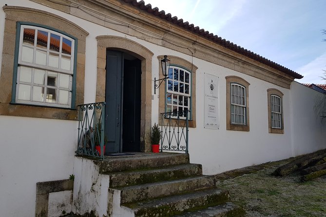 Douro Valley Wine Tour: 3 Vineyard Visits, Wine Tastings, Lunch - Transportation and Tour Logistics