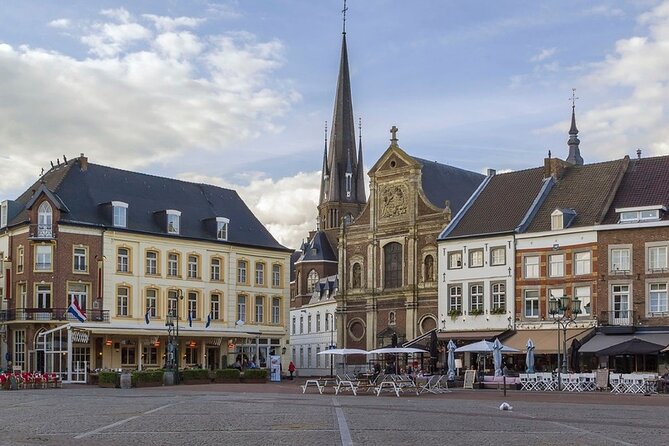 e-Scavenger hunt Sittard: Explore the city at your own pace - The Group and Duration