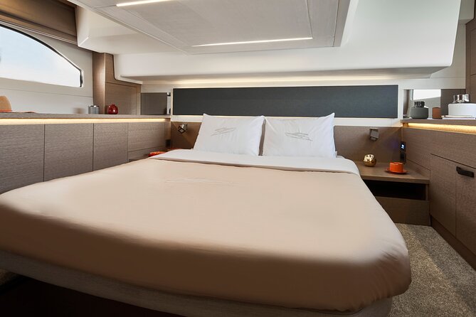Elite Elaphiti Yacht Tours with Prestige 420 - The Boat: Prestige 420