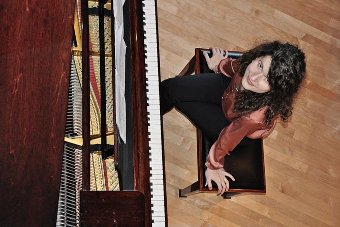 Everyday concerts of Chopin's music at the Old Town in Warsaw - Behind the Curtain: The Musicians and Their Performances