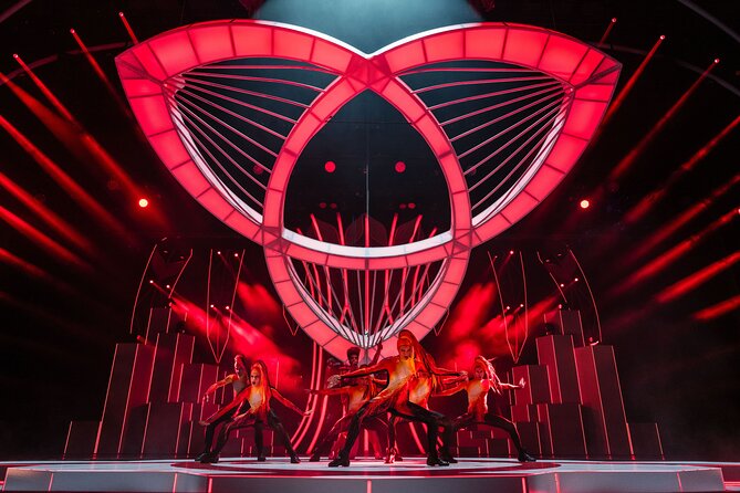 FALLING | IN LOVE Grand Show at Friedrichstadt-Palast Berlin - Audience Experience and Reviews