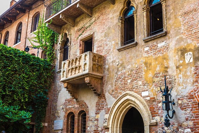 Fascinating Verona: in the Footprints of Romeo and Juliet - The Heart of Verona: Signori Square and Herbs Square