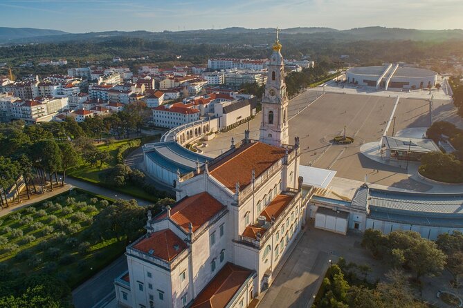 Fatima, Batalha, Nazare &Obidos Private Full Day Tour from Lisbon - Coastal Charm and Legends in Nazaré