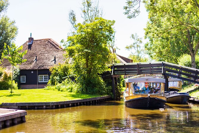 Giethoorn and Afsluitdijk Day Trip from Amsterdam with Boat Trip - Authenticity and Real Traveler Perspectives