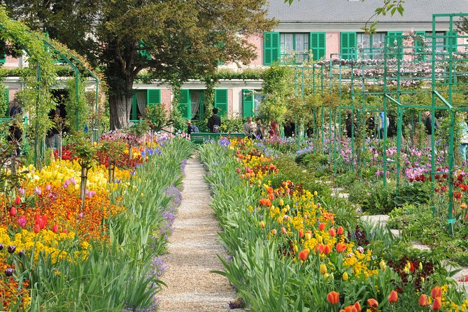 Giverny and Monet's Garden Half-Day Trip from Paris - Transportation and Group Size