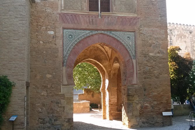 Going to Alhambra? 3 hrs Private Tour! Skip the long lines to visit the Alhambra - Who Should Book This Tour?
