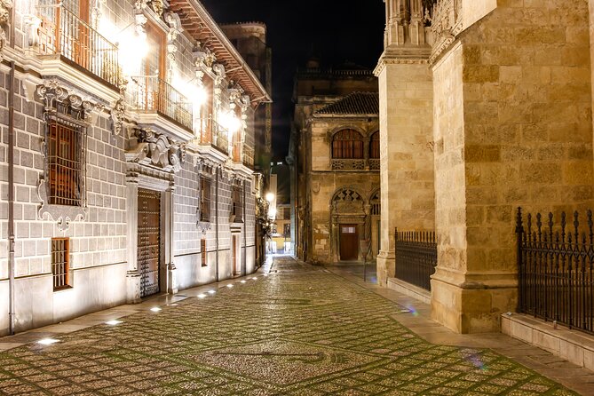Granada: Ciudad oscura. - The Experience: Atmosphere, Stories, and Authenticity