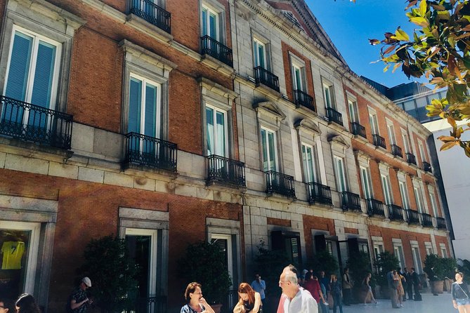 Guided tour of the Thyssen Museum in Madrid, entrance fees and pick-up at the hotel. - FAQ: Practical Questions about the Thyssen Guided Tour
