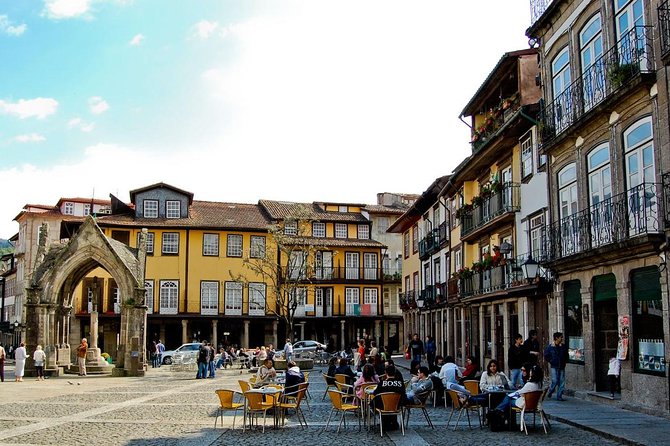 Guimarães & Braga Port Private Tour with Lunch and Green Wine - FAQ