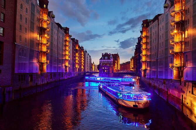 Hamburg: 1-hour evening light cruise - Authentic Traveler Experiences