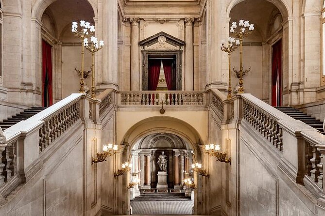 Historical Visit to the Royal Palace Madrid - Group Size and Practical Details