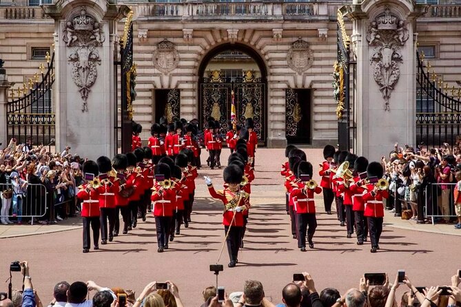 London Essential 2 hour introductory Walking Tour With a Londoner - What the Tour Feels Like