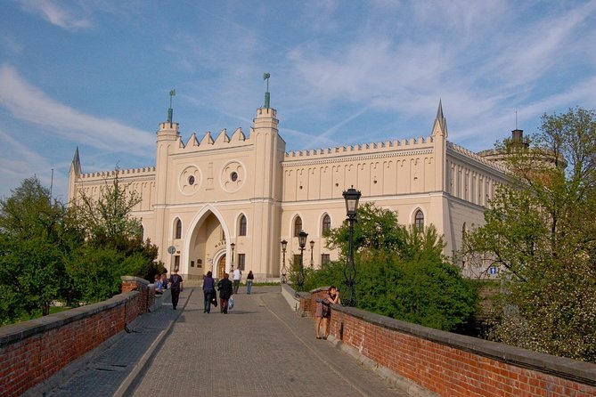 Lublin: Old Town Highlights Private Walking Tour - Lithuanian Square and Multimedia Fountain