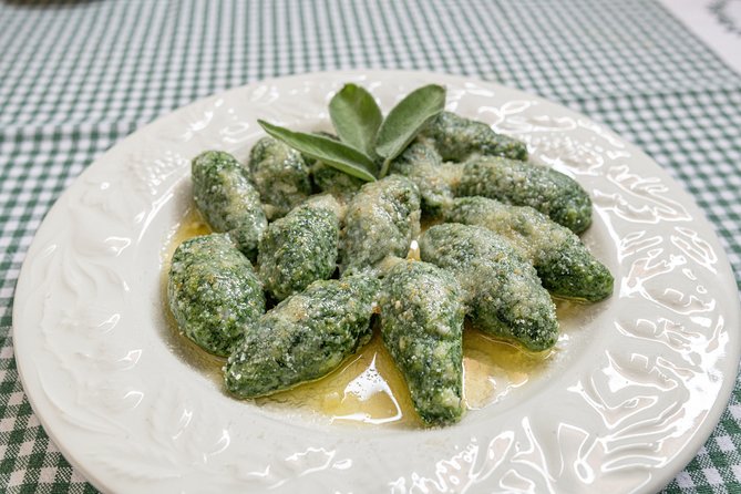 Lunch or dinner and cooking demo at a local home in Trento - FAQs