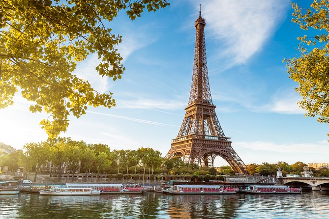 Paris Tour via Eurostar, with Seine Cruise and Travelcard - Seine River Cruise: A Relaxing Perspective