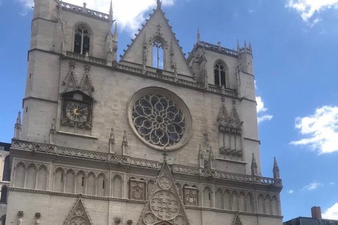 Personalized discovery of historic Lyon - Authenticity and authenticity
