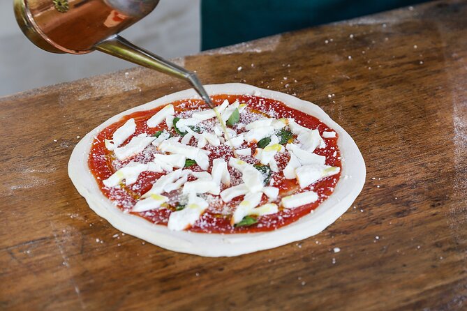 Pizza making classes and tastings - The Food and Beverage Options: Local Wines and Cocktails